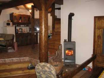 Etaj: Camera 1: 1 pat matrimonial, baie proprie Camera 2: 1 pat ...